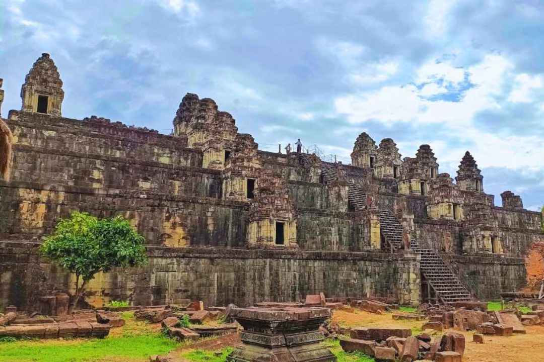 Phnom Bakheng Temple: Sunset Magic Atop Angkor's Ancient Marvel